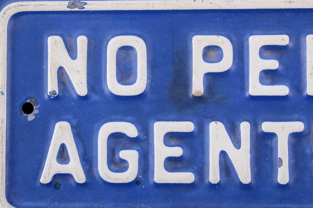 Antique Butte No Peddlers or Agents Allowed Sign