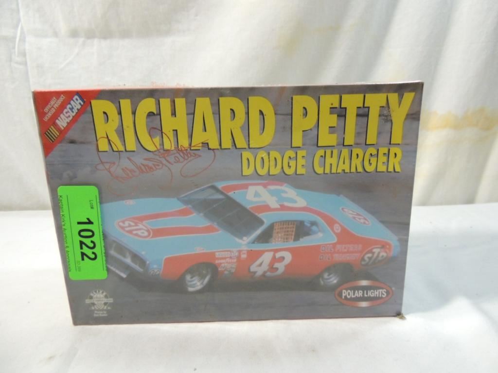 RICHARD PETTY DODGE CHARGER MODEL KIT