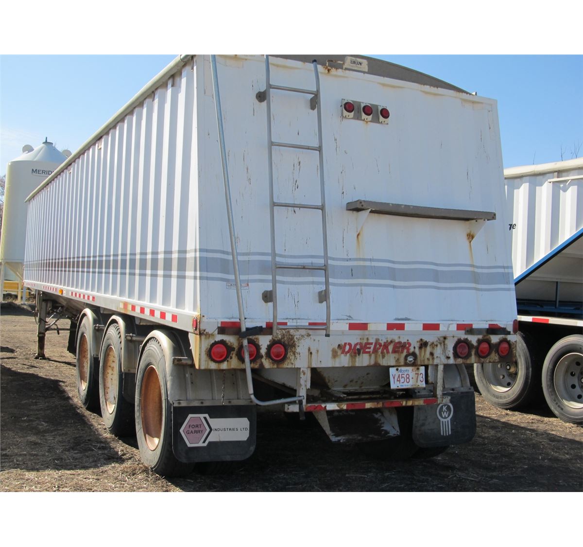 1997 DOEPKER 42' TRIDEM GRAIN TRAILER