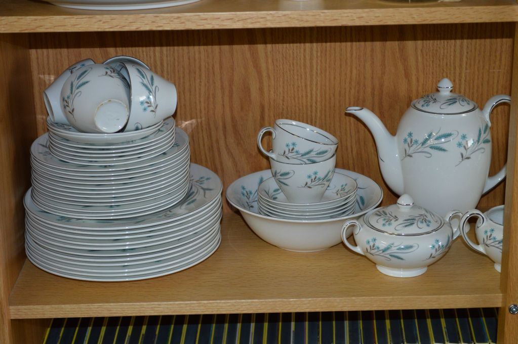 Set of English "Snow White" china dinnerware including dinner plates ...