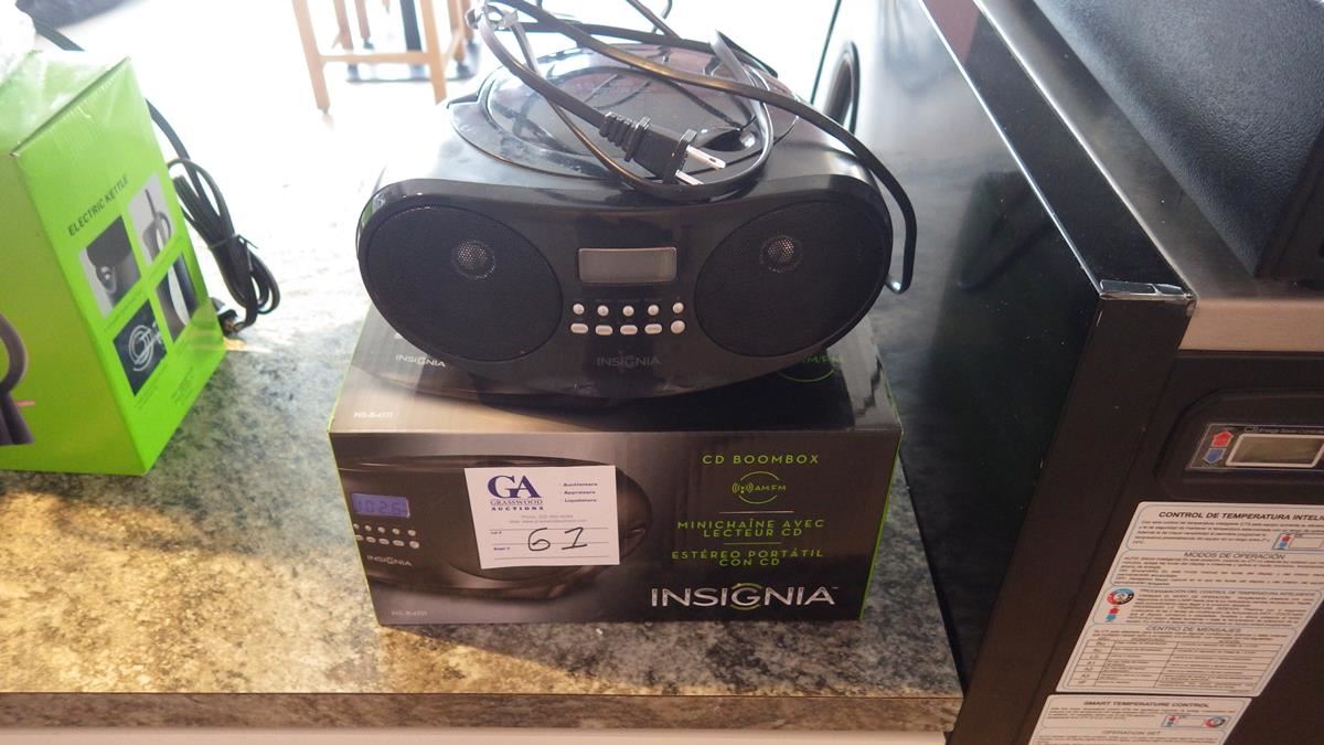 INSIGNIA CD / RADIO BOOMBOX