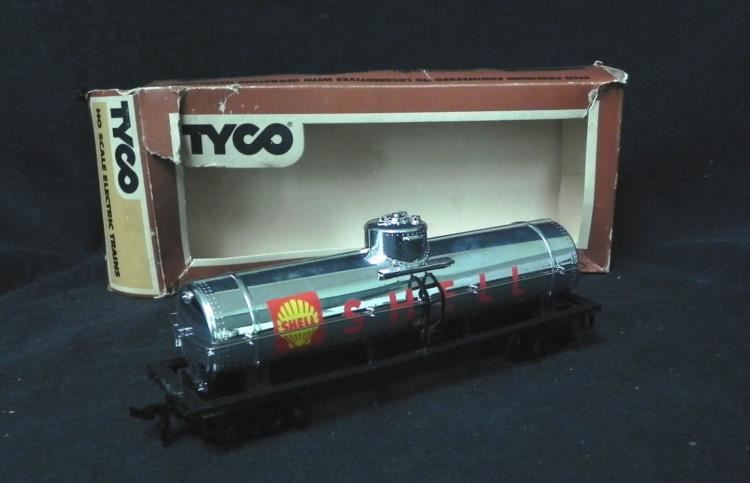 1 Lot of 7 Lionel/Tyco/LifeLike Train Cars Shell Tanker