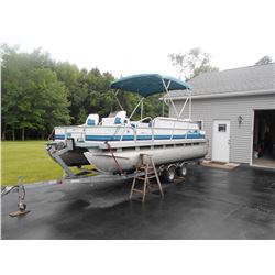 19 Ft. Spectrum pontoon boat w/ Loadrite trailer