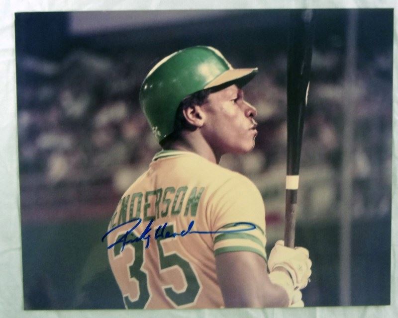 RICKY HENDERSON AUTOGRAPHED 8x10 OAKLAND A's BASEBALL PHOTO