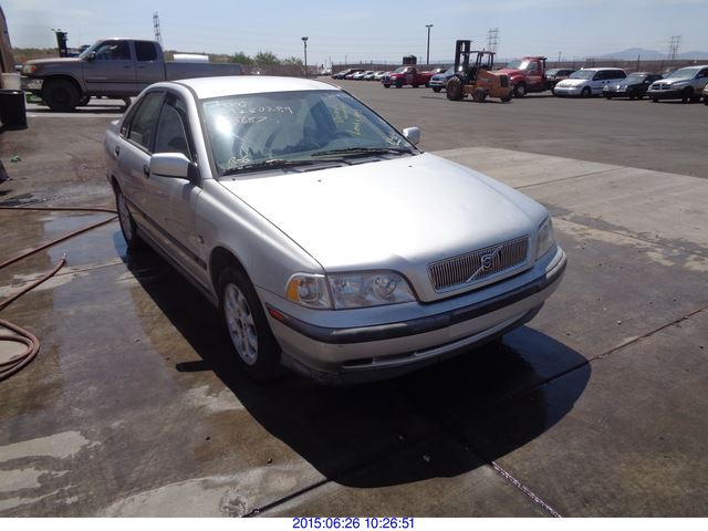 2000 - VOLVO 240 // RESTORED SALVAGE