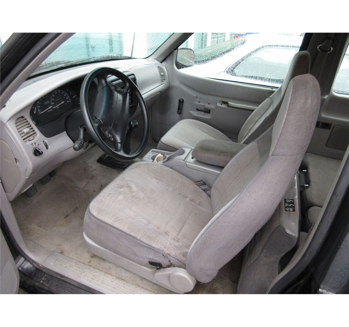1995 Ford Explorer XL - Manual Transmission