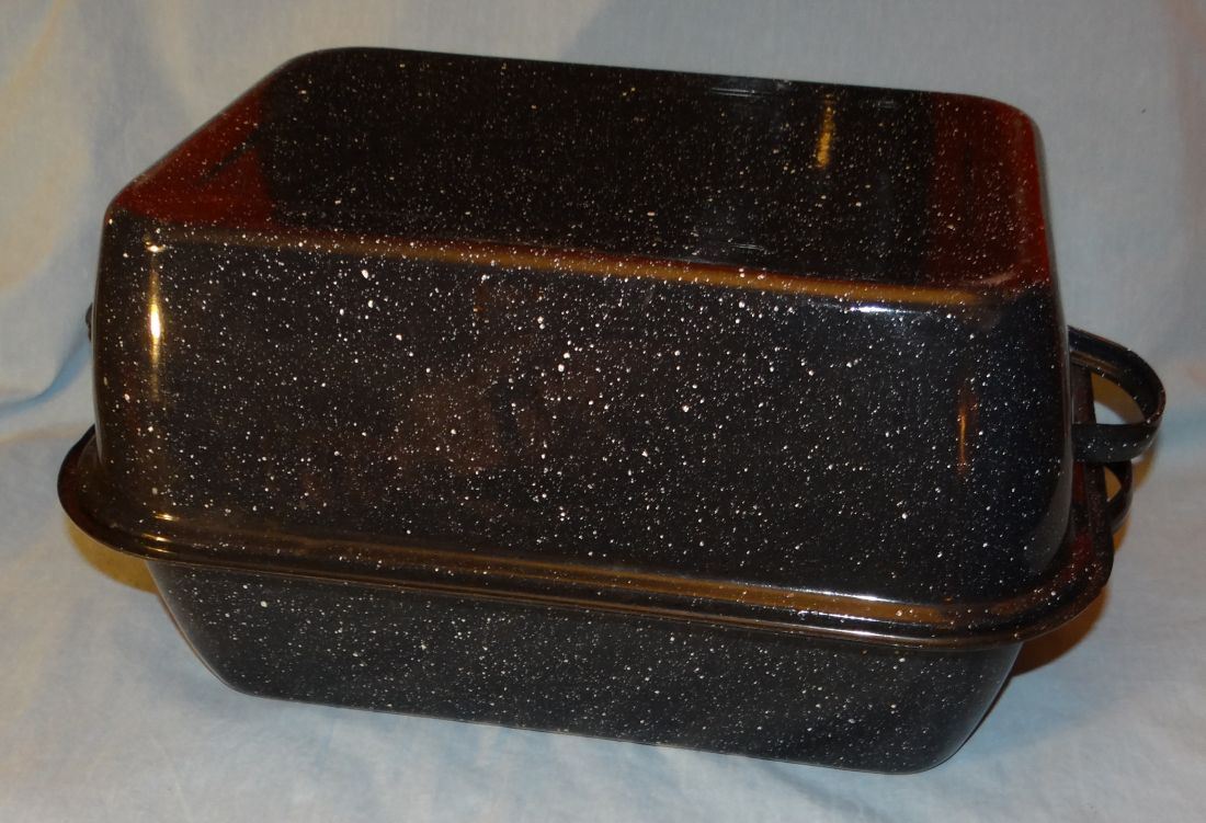 Large blue enamel roaster w/lid and tray, excellent condition