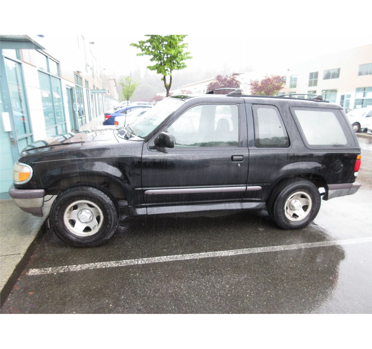 1995 Ford Explorer XL - Manual Transmission