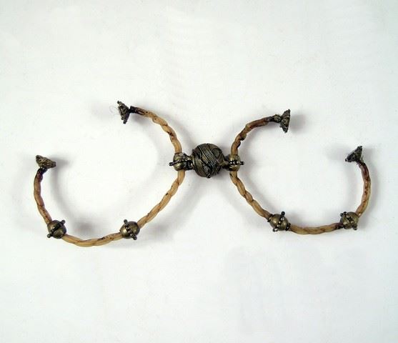 Falling Skies Season 5 Alien Handcuffs Movie Props