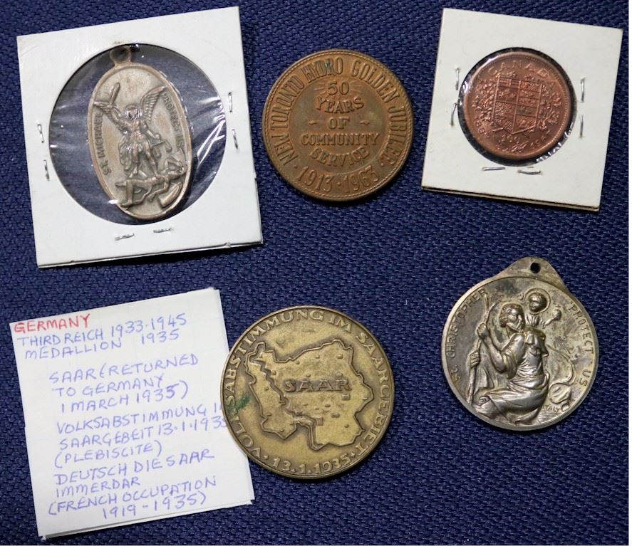 5x commemorative tokens and medallions from around the world