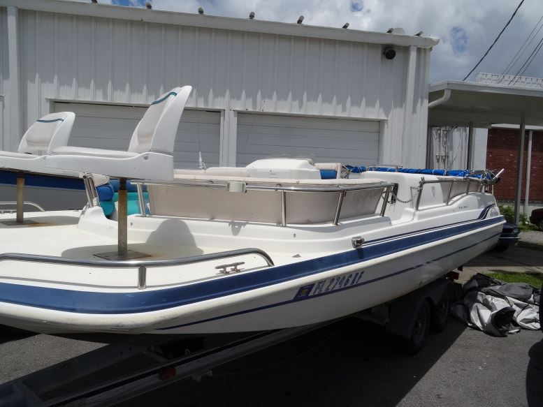 1997 Hurricane Fun Deck 24' Boat