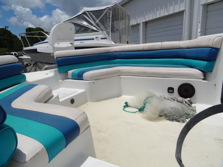 1997 Hurricane Fun Deck 24' Boat