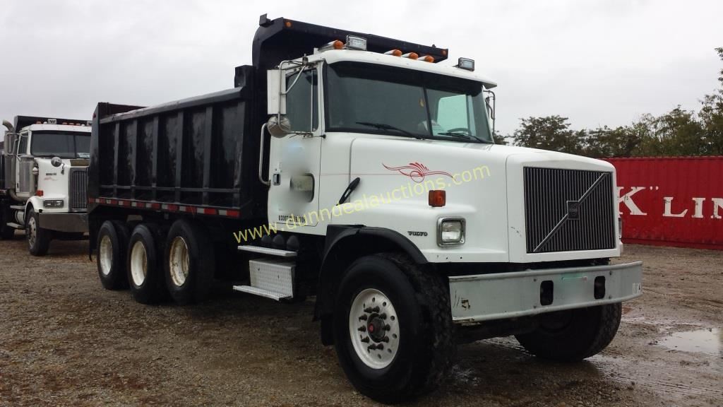 2000 Volvo Tri-Axle Dump Truck