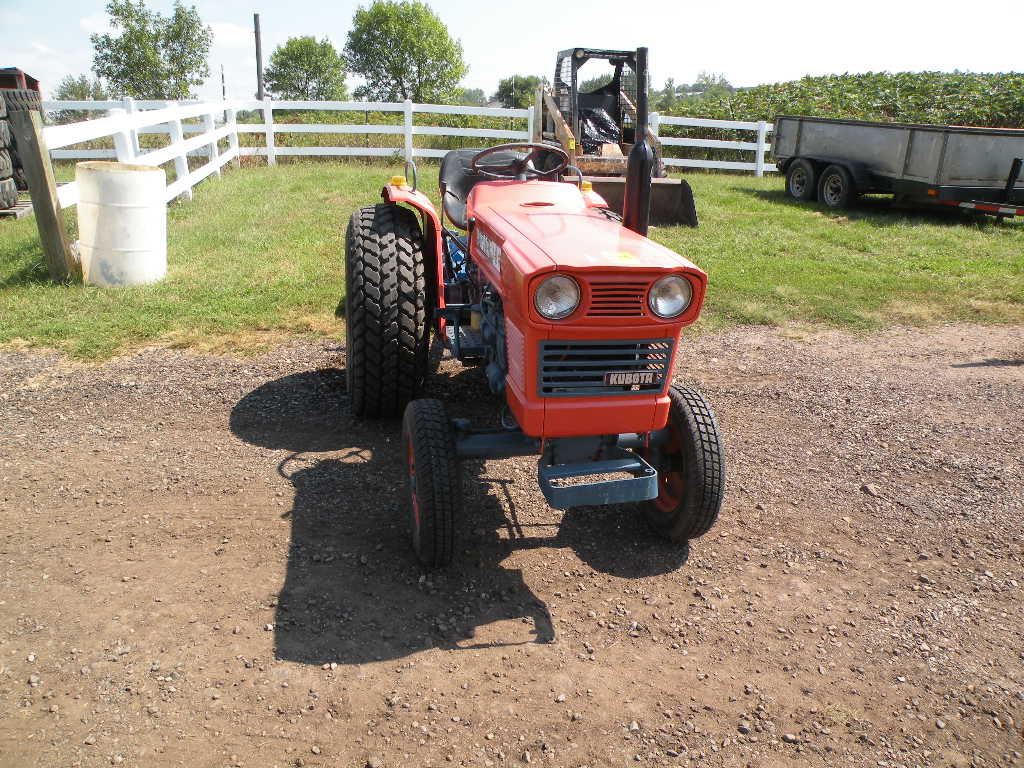 Kubota L1500 diesel tractor w/New Holland 930B brush mower