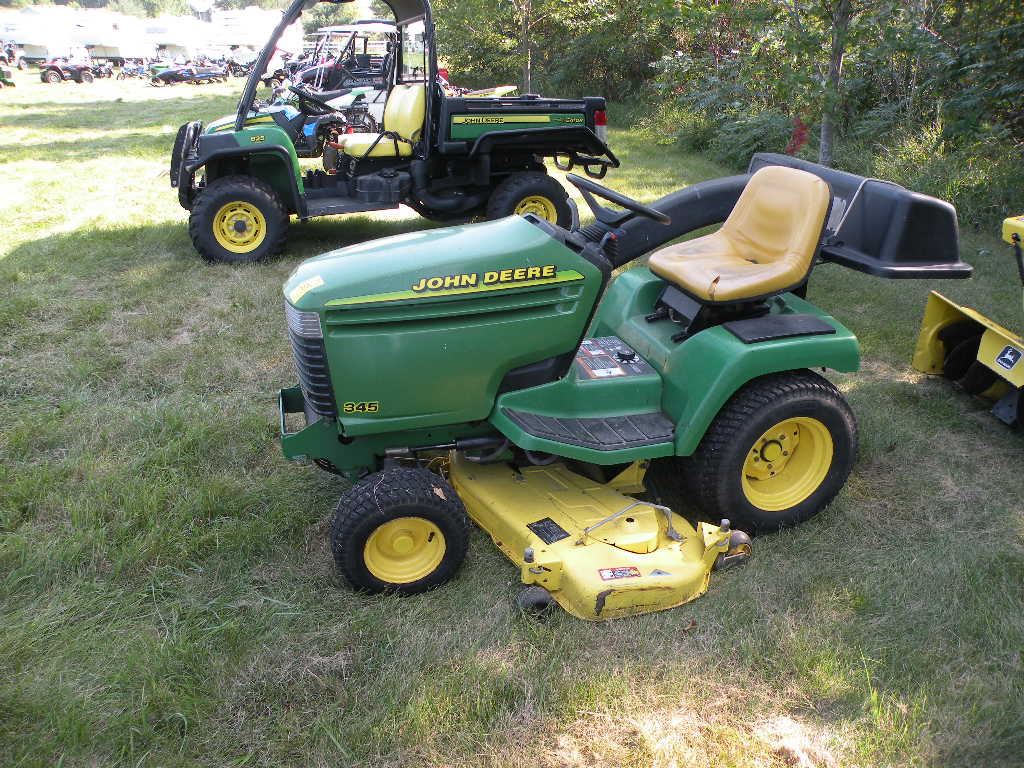 John Deere 345 w/bagger & snowblower SN#-M00345A0441?2