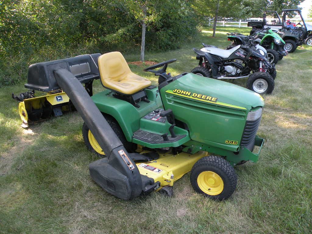 John Deere 345 w/bagger & snowblower SN#-M00345A0441?2