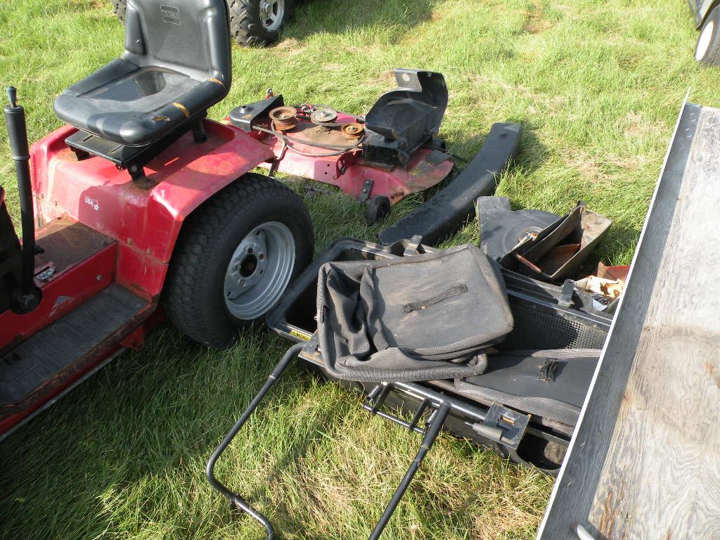 Toro Wheel Horse 266-H mower w/bagger & blade SN#-5902640