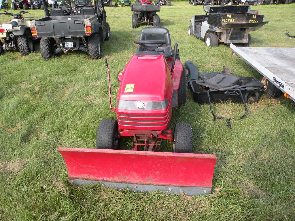 Toro Wheel Horse 266-H mower w/bagger & blade SN#-5902640