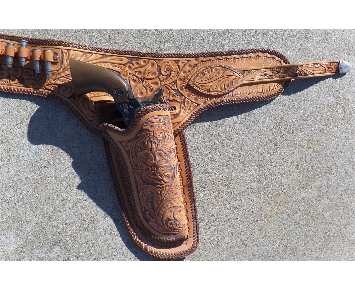 Western Belt, Knife, Gun & Whip Rig