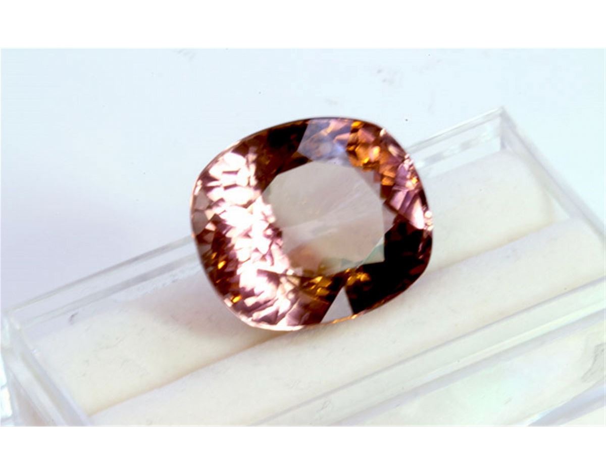 30.63 ct Natural Bi-colour / Colour Change Tourmaline
