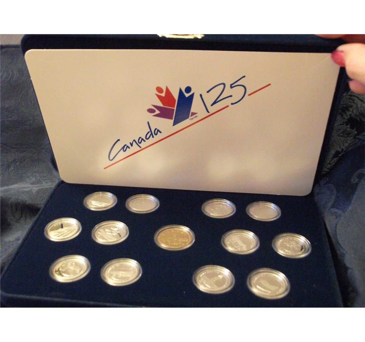 1867 - 1992 CANADIAN QUARTER SET AND LOONIE (L151)