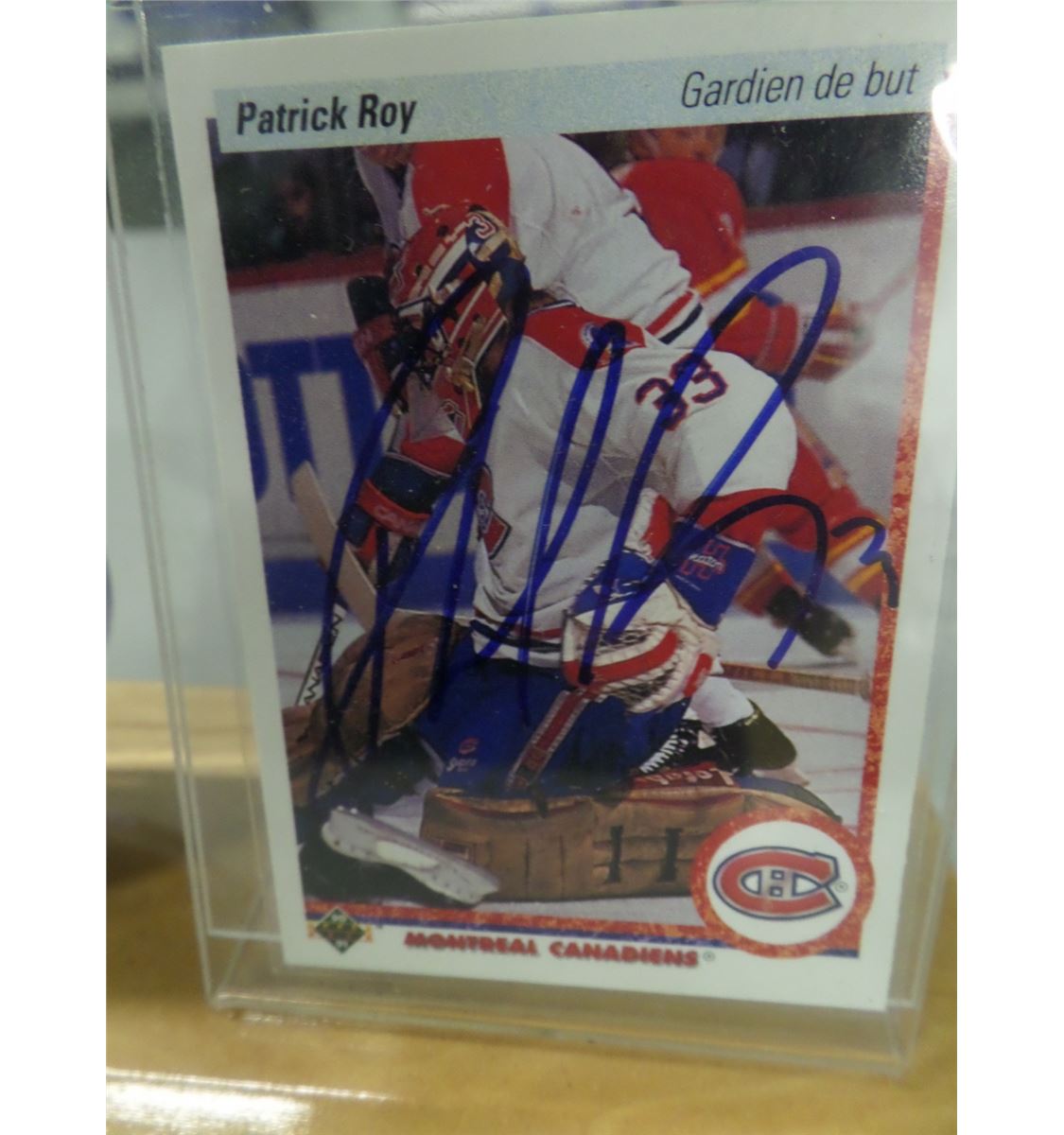 PATRICK ROY SIGNED CARD + PUCK