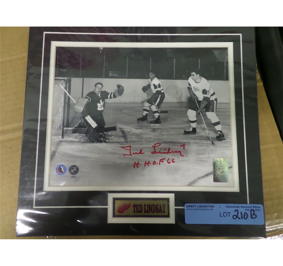 SIGNED/MATTED TED LINDSAY PHOTO 8X10