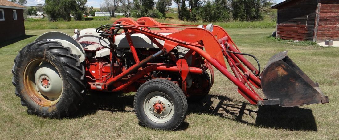 Ford 861 tractor, Wagner loader, 1,605 hrs. on meter, 5 spd., live pto ...