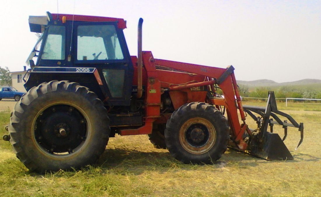 Case 2096 tractor, MFWD, 6-cyl. diesel, 115 hp, Case L96 loader, bucket ...