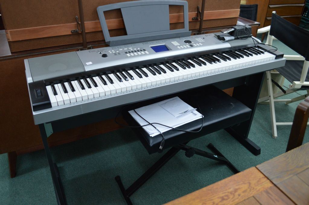 Yamaha portable grand DGX-530 keyboard with bench