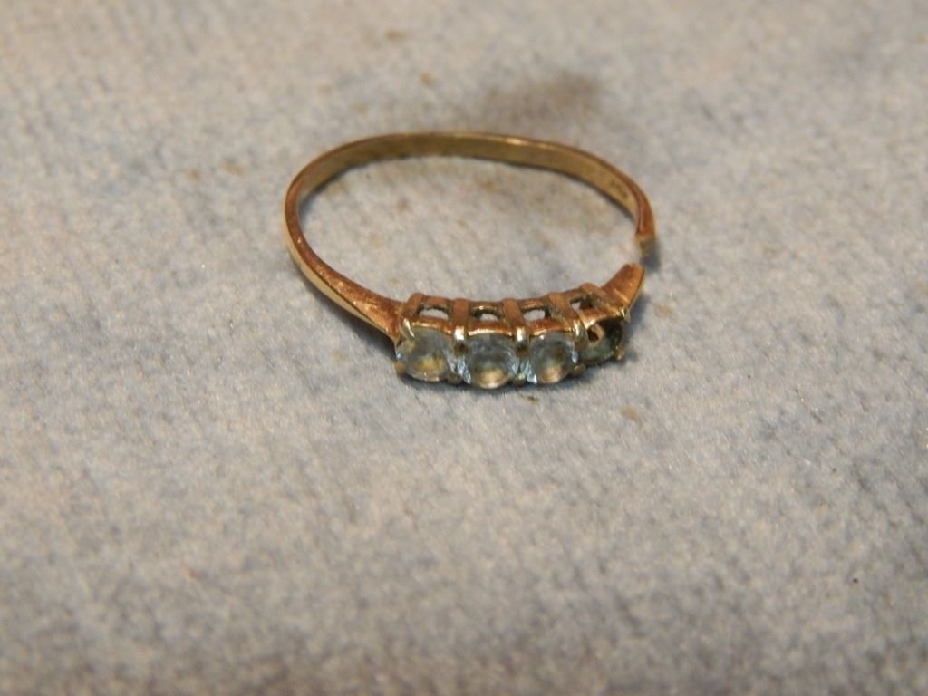 RING - STAMPED 14K YELLOW GOLD - MISSING ONE STONE - HAS BEEN CUT