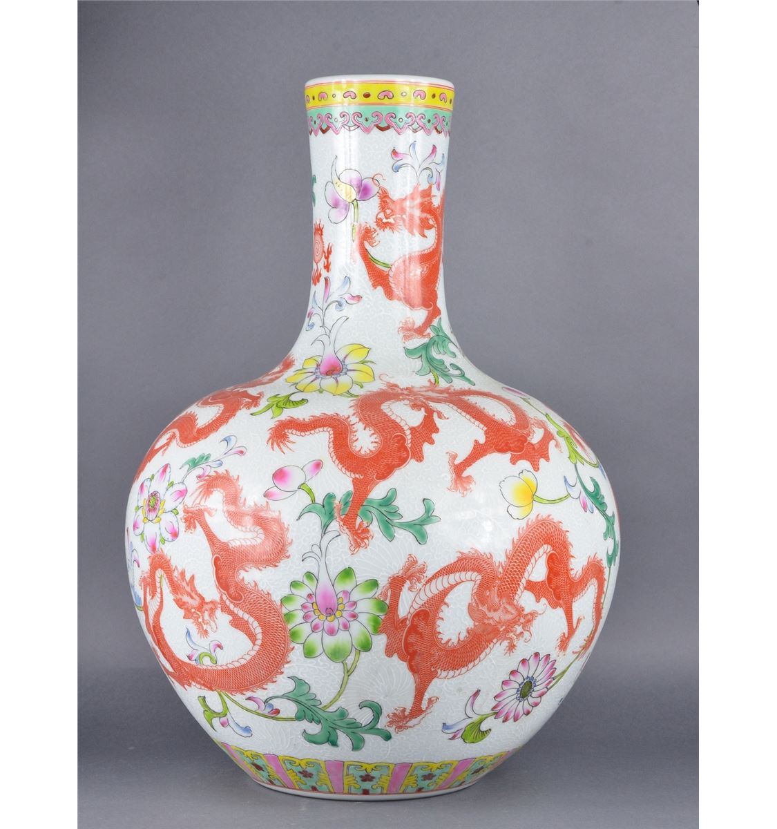 Chinese Globe Vase Dragon Daoguang