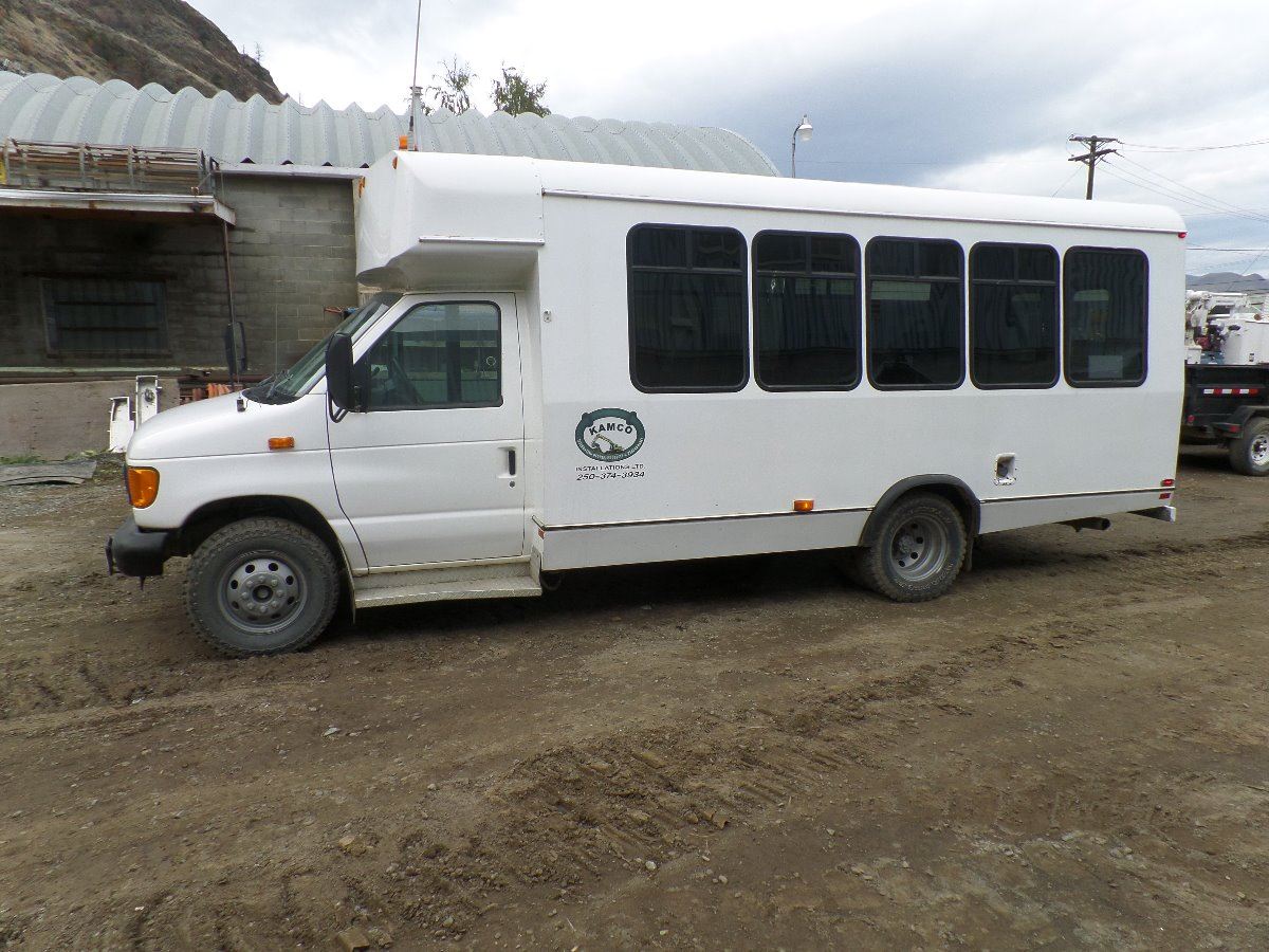 2004 Ford F350 Shuttle Bus