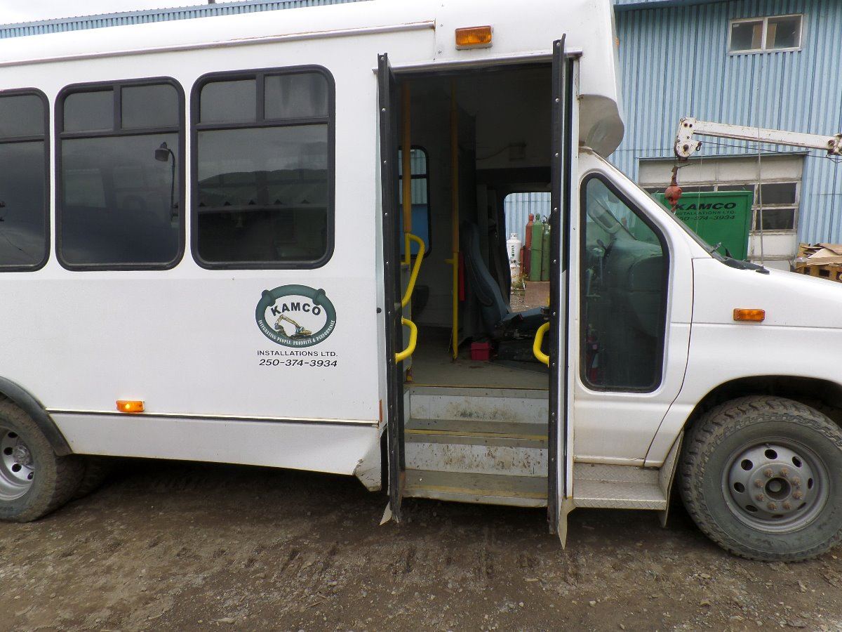 2004 Ford F350 Shuttle Bus