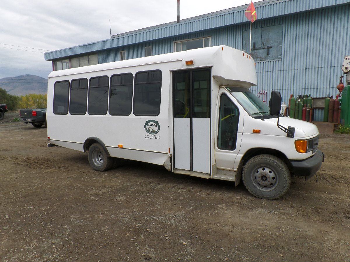 2004 Ford F350 Shuttle Bus
