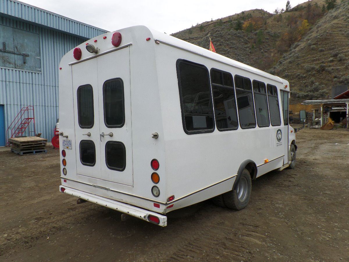 2004 Ford F350 Shuttle Bus