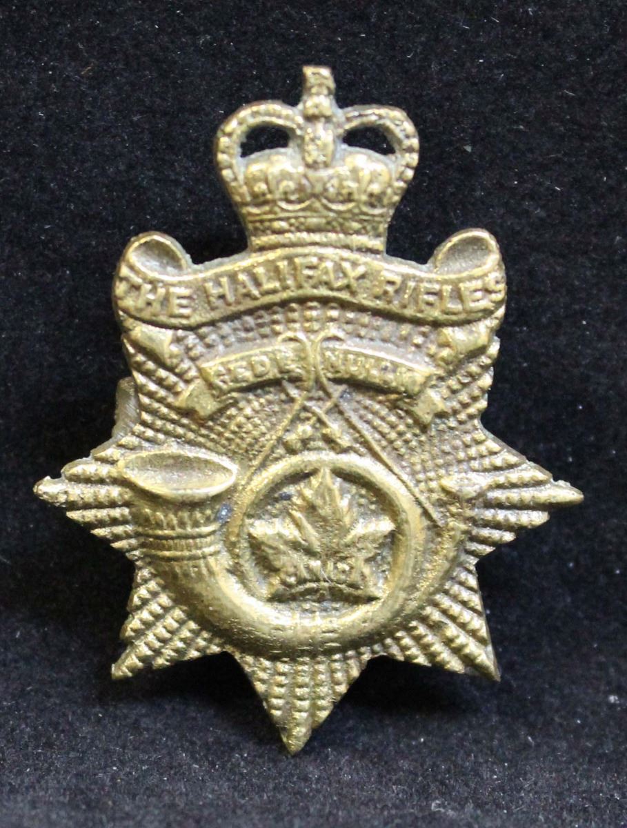 E35. Halifax Rifles Cap Badge
