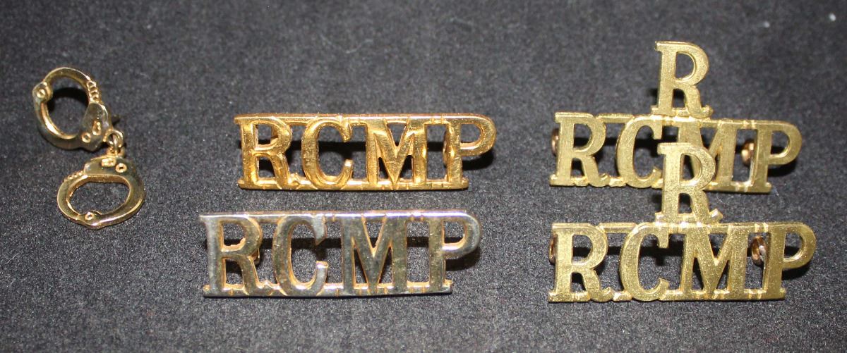 P17. RCMP Shoulder Title/pin Lot