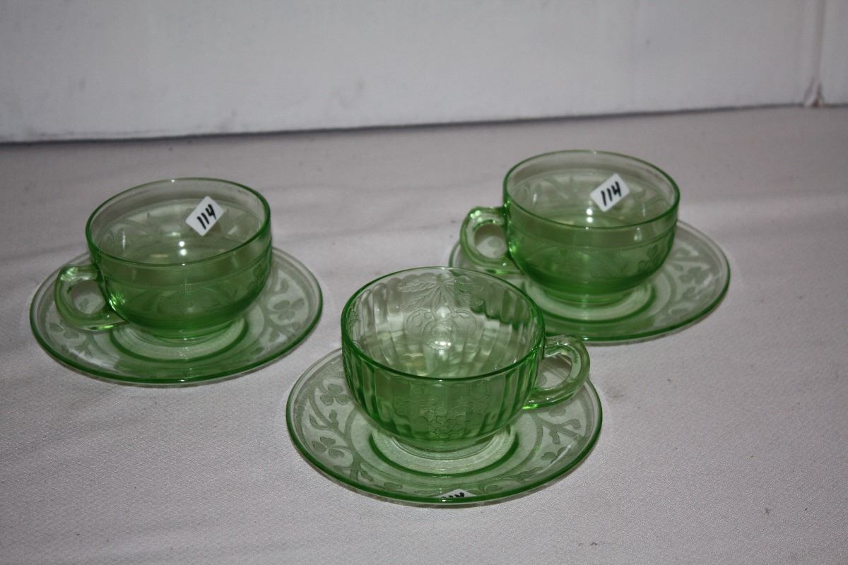 Green depression cups - Schmalz Auctions