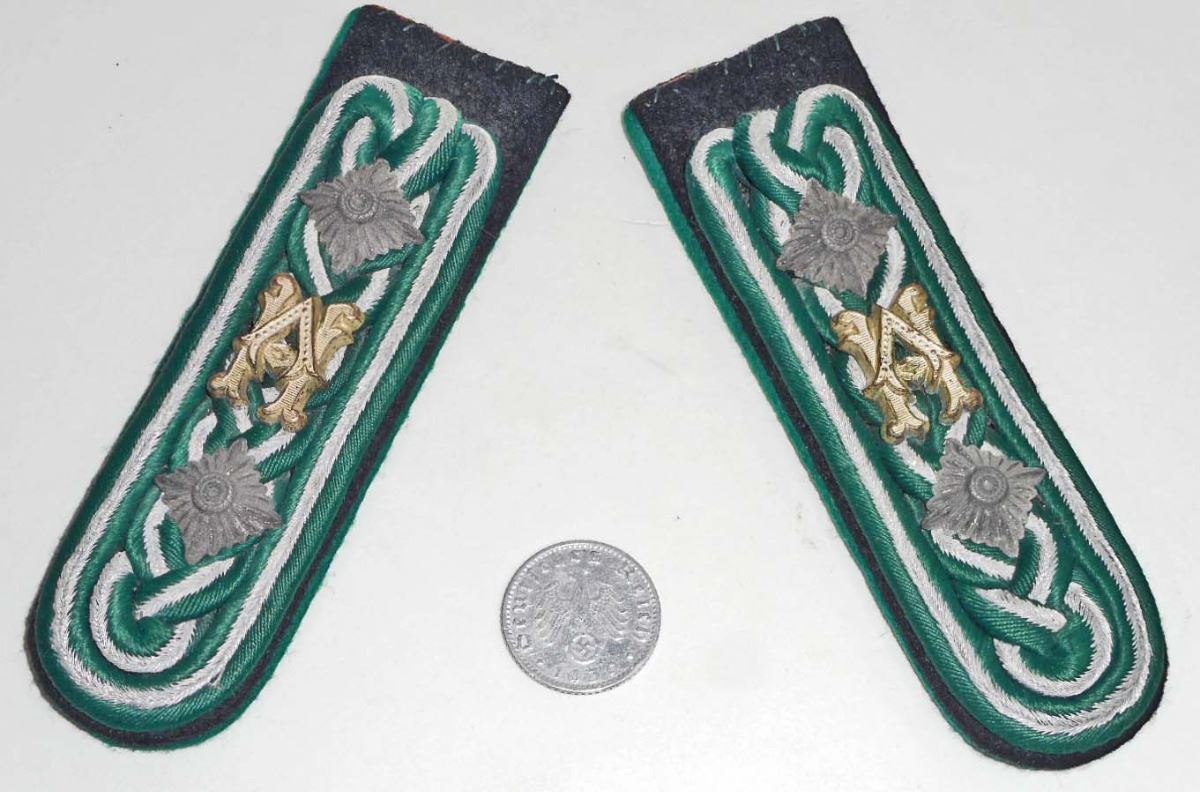 PAIR OF GERMAN NAZI EPAULETTES