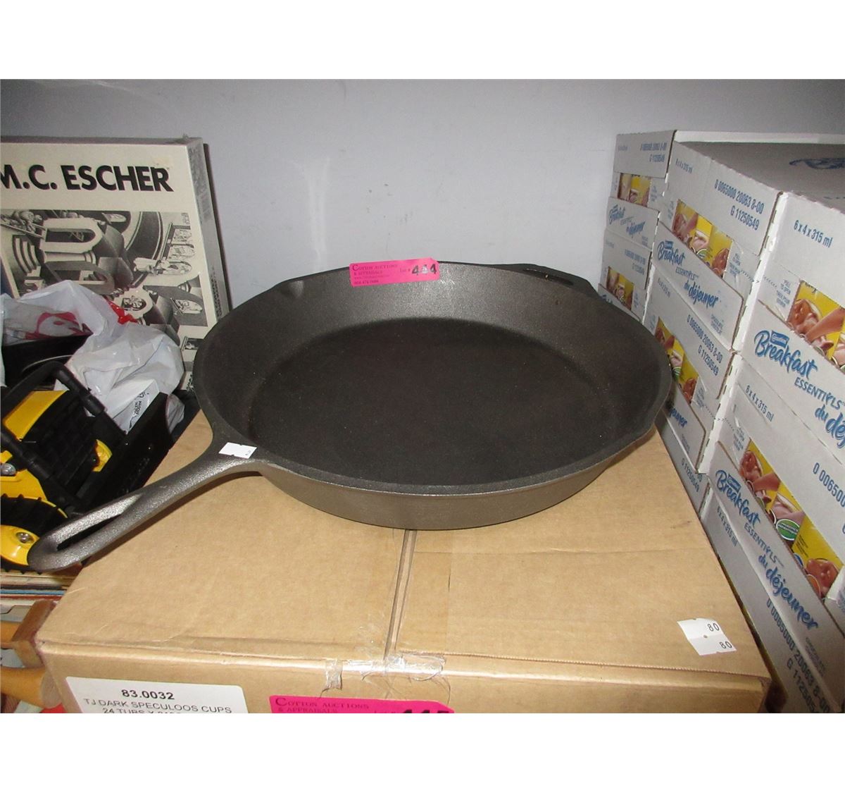 New - Extra Large cast iron frying pan