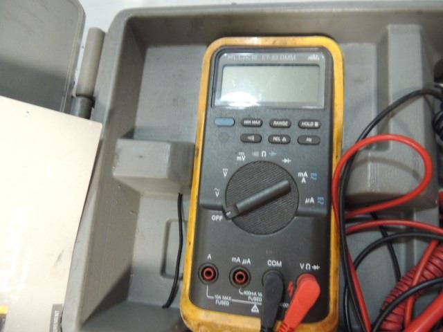 FLUKE MAC DIGITAL MULTI METER ET-83 DMM
