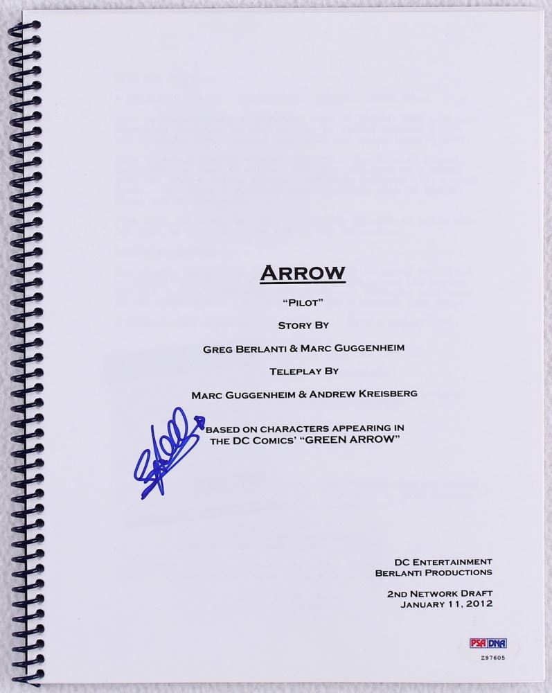 Stephen Amell Signed "Arrow" Pilot Episode Script (PSA COA)