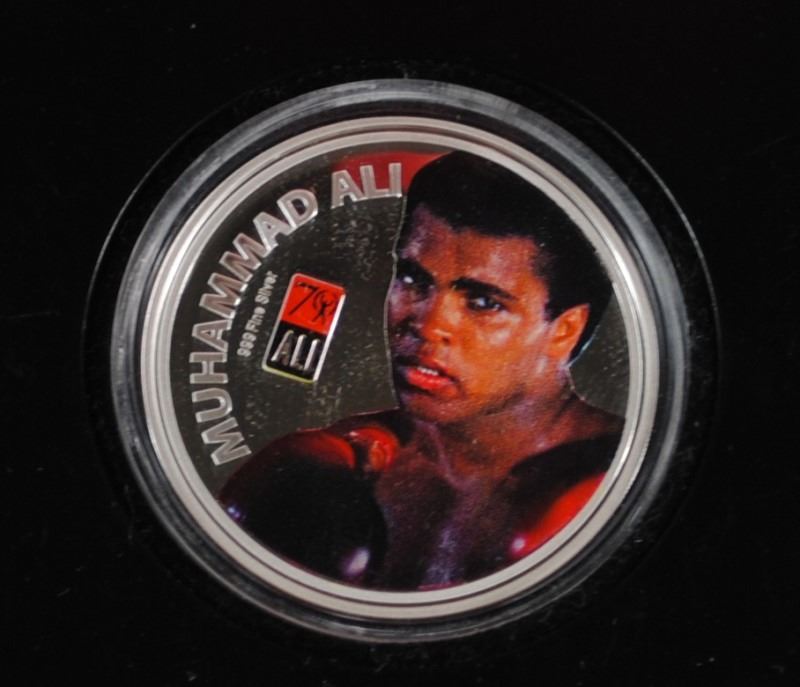 MUHAMMAD ALI COMMEMORATIVE SILVER COIN SET - BOXING GLOVE & .999 SILVER ...