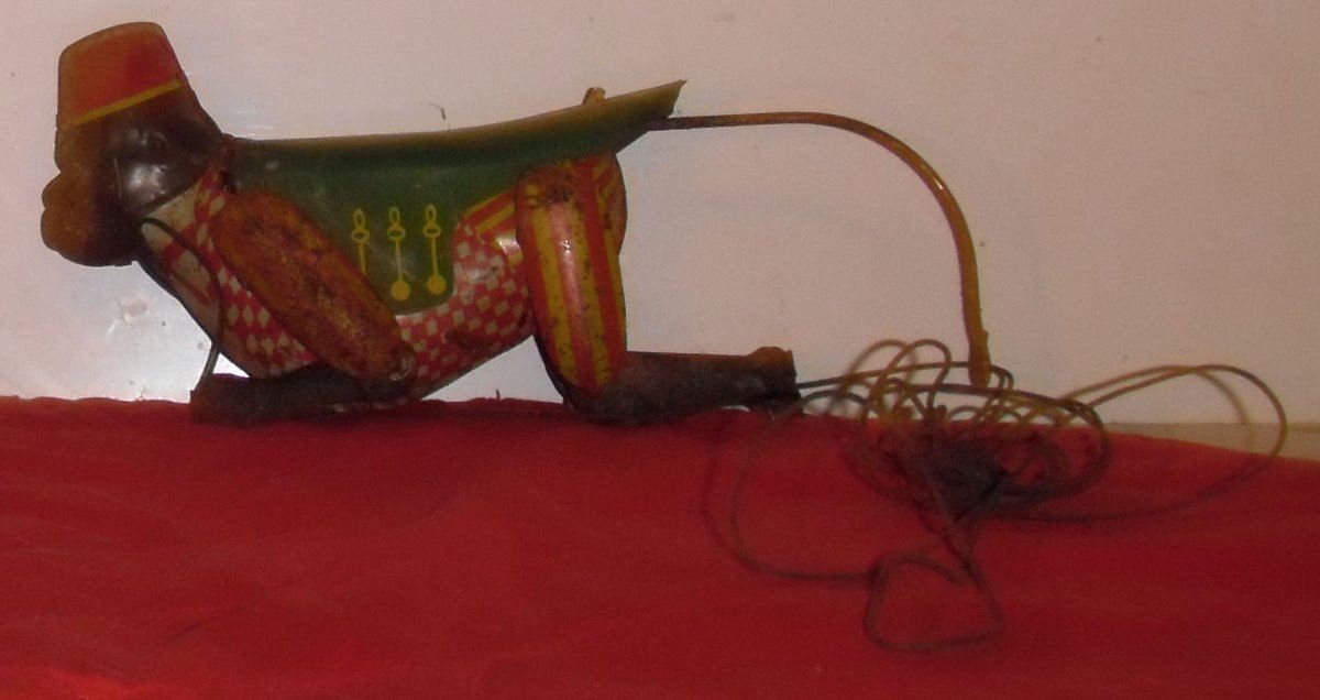 Monkey on string an old as is metal toy