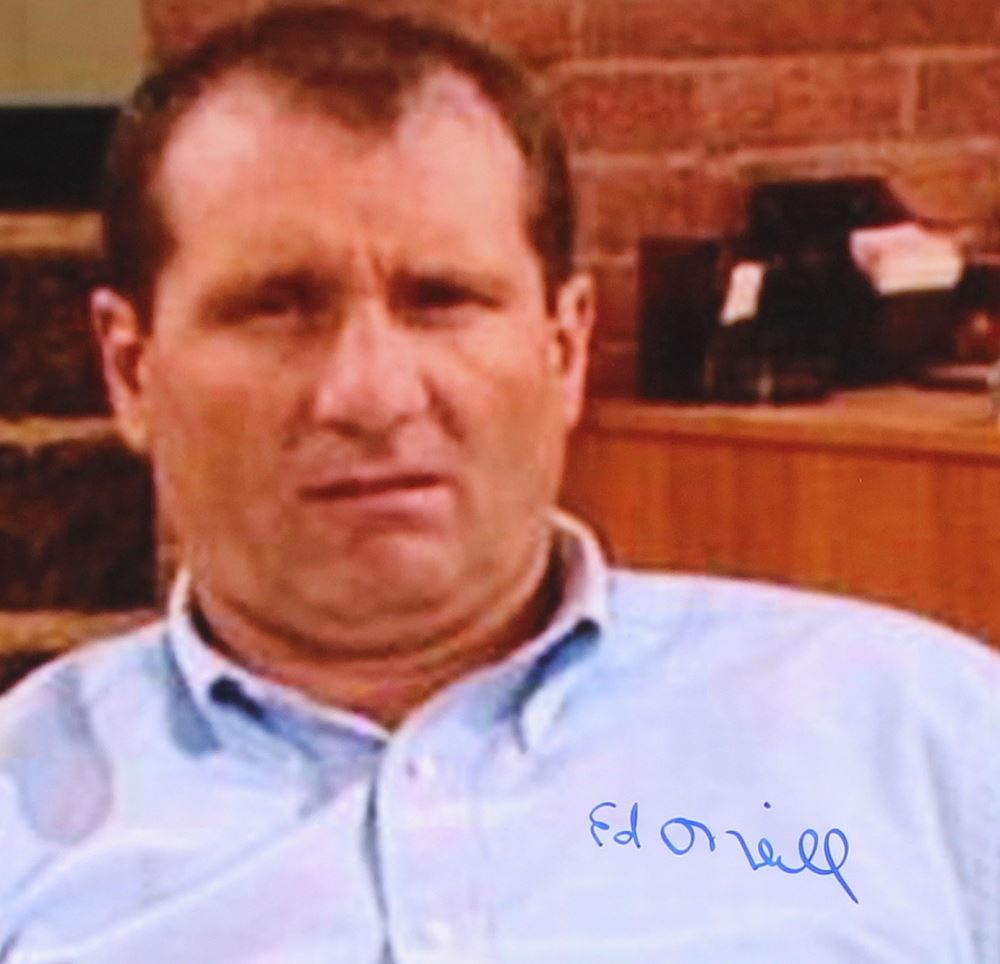 Ed O'Neill Signed "Married... With Children" 16x20 Photo (Schwartz COA)