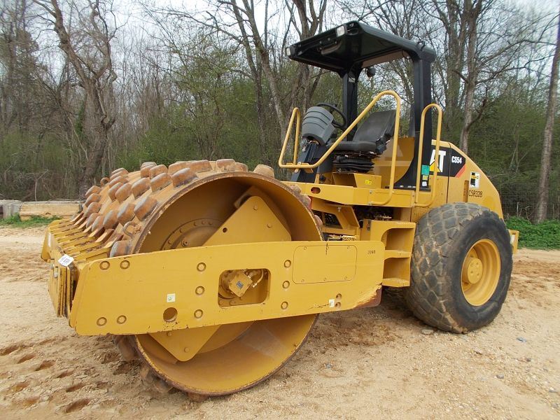 CAT CS54 VIBRATORY ROLLER, S/N C5R00328, (09 YR) 84" SMOOTH DRUMS W ...