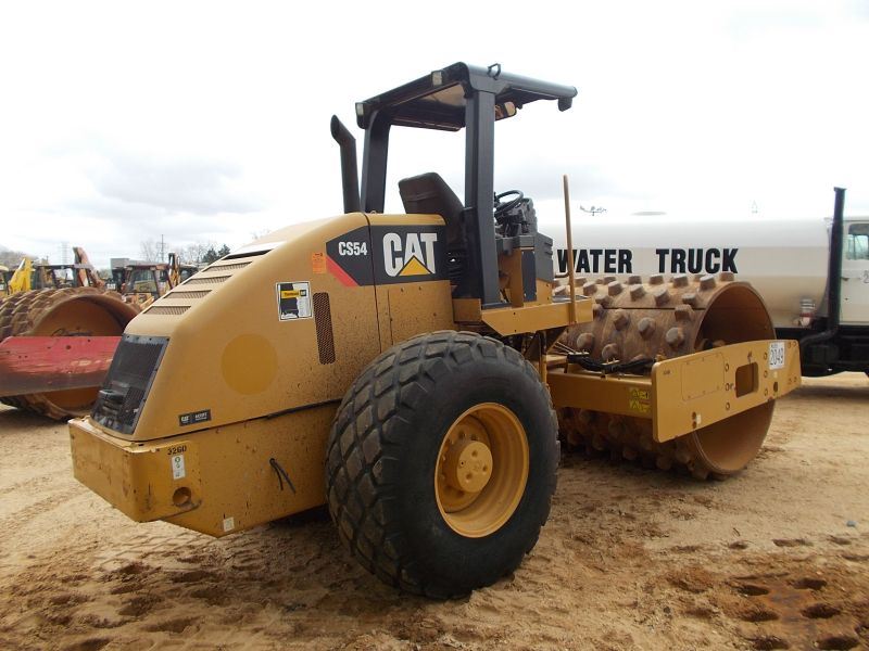 CAT CS54 VIBRATORY ROLLER, S/N C5R00328, (09 YR) 84" SMOOTH DRUMS W ...