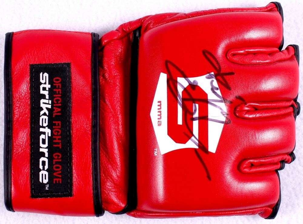 Fedor Emelianenko Signed Strikeforce MMA Glove (JSA COA)