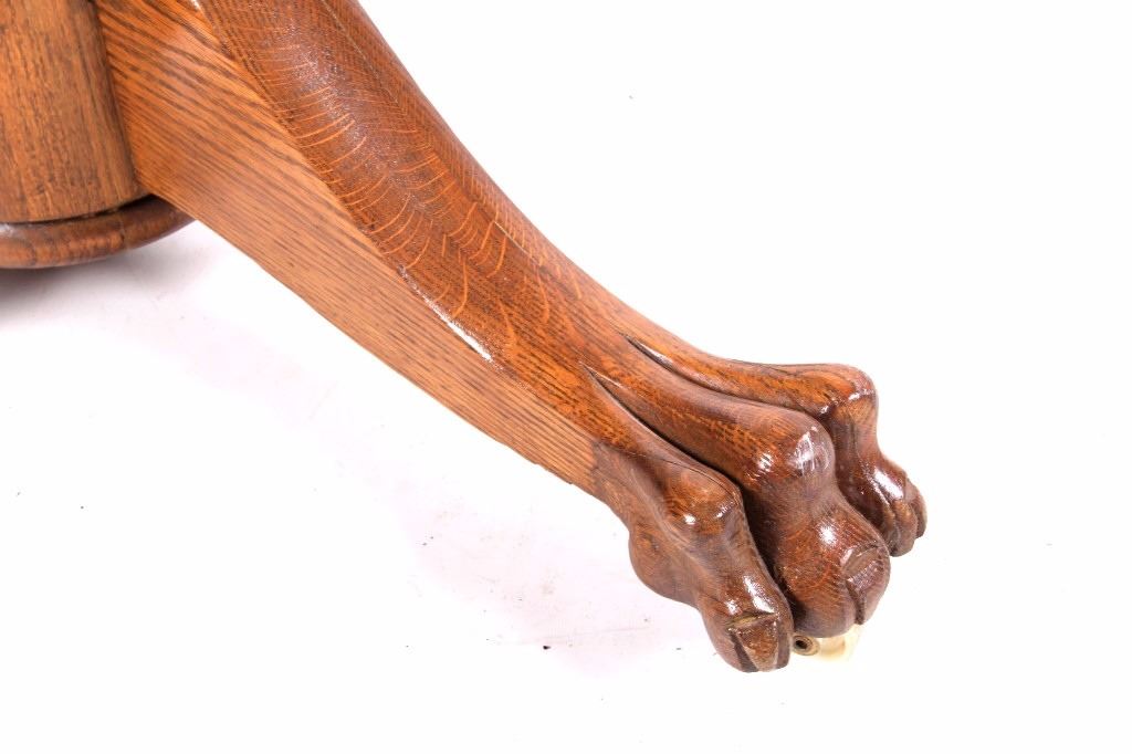 Antique Quarter Sawn Oak Claw Paw Foot Round Table